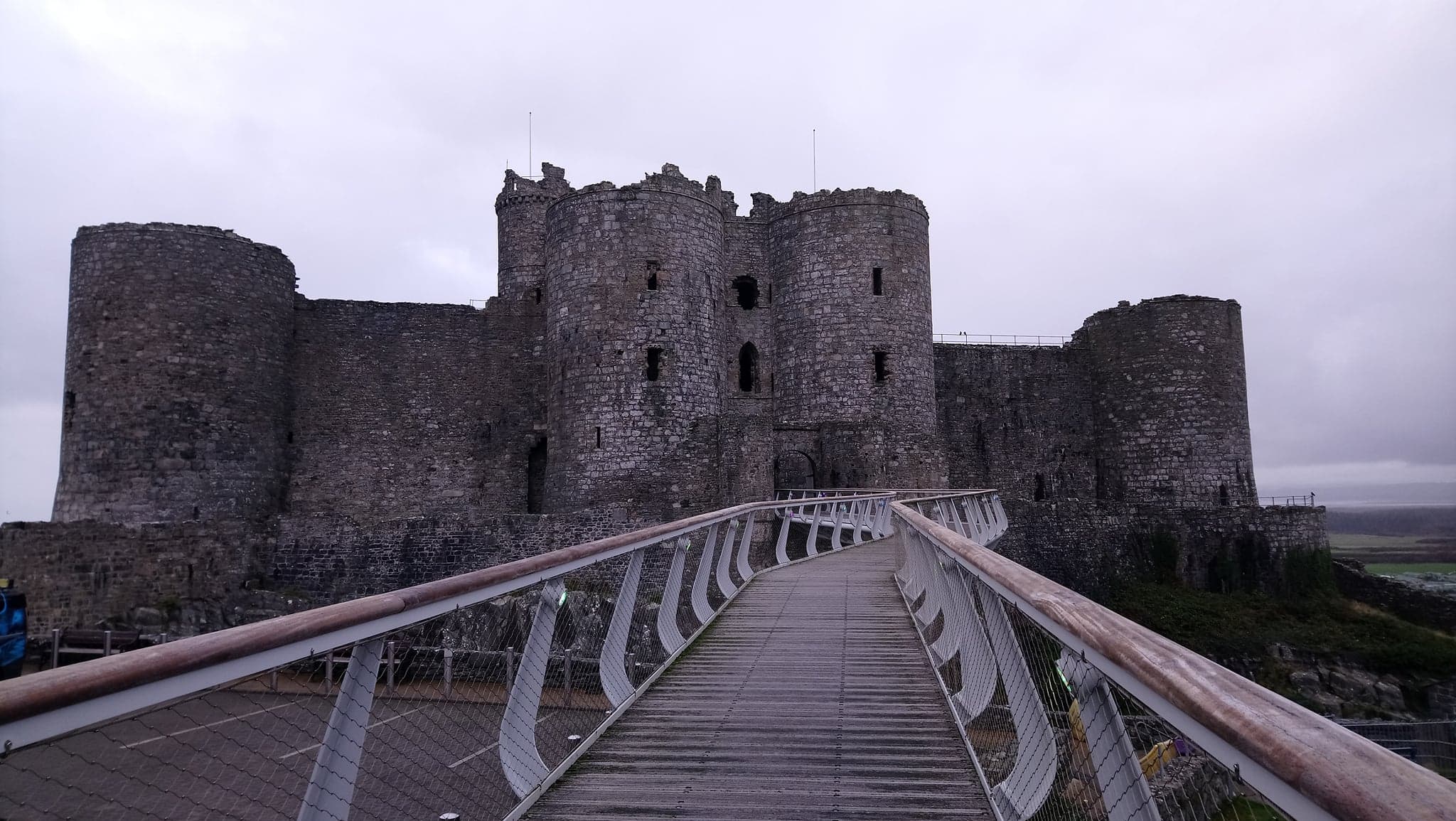 Men of Harlech … Harlech – Travel Tales of a Woolly Mammoth – Travel Site